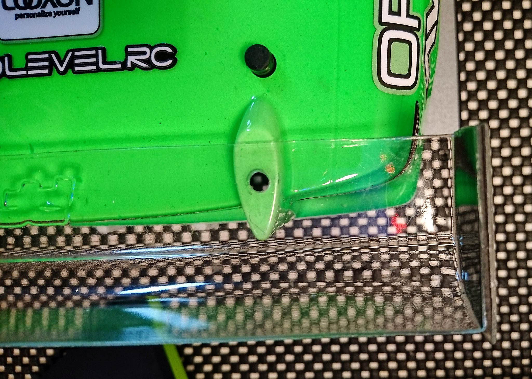 Alexander Hagberg - Tech Tips - Rear Wing Installation